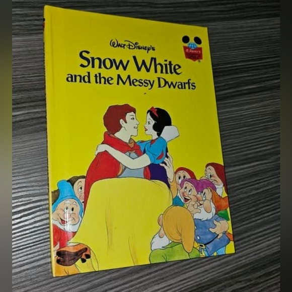 N/A | Other | Snow White And The Messy Dwarfs Walt Disney Kids Hardback ...
